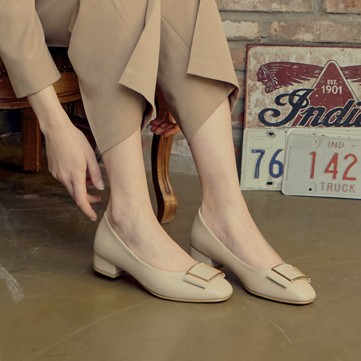 3cm 골드스퀘어 라운드토 통굽 로우힐 세이지 3cm Gold square rounded toe low heels - 커스텀에이드 우먼